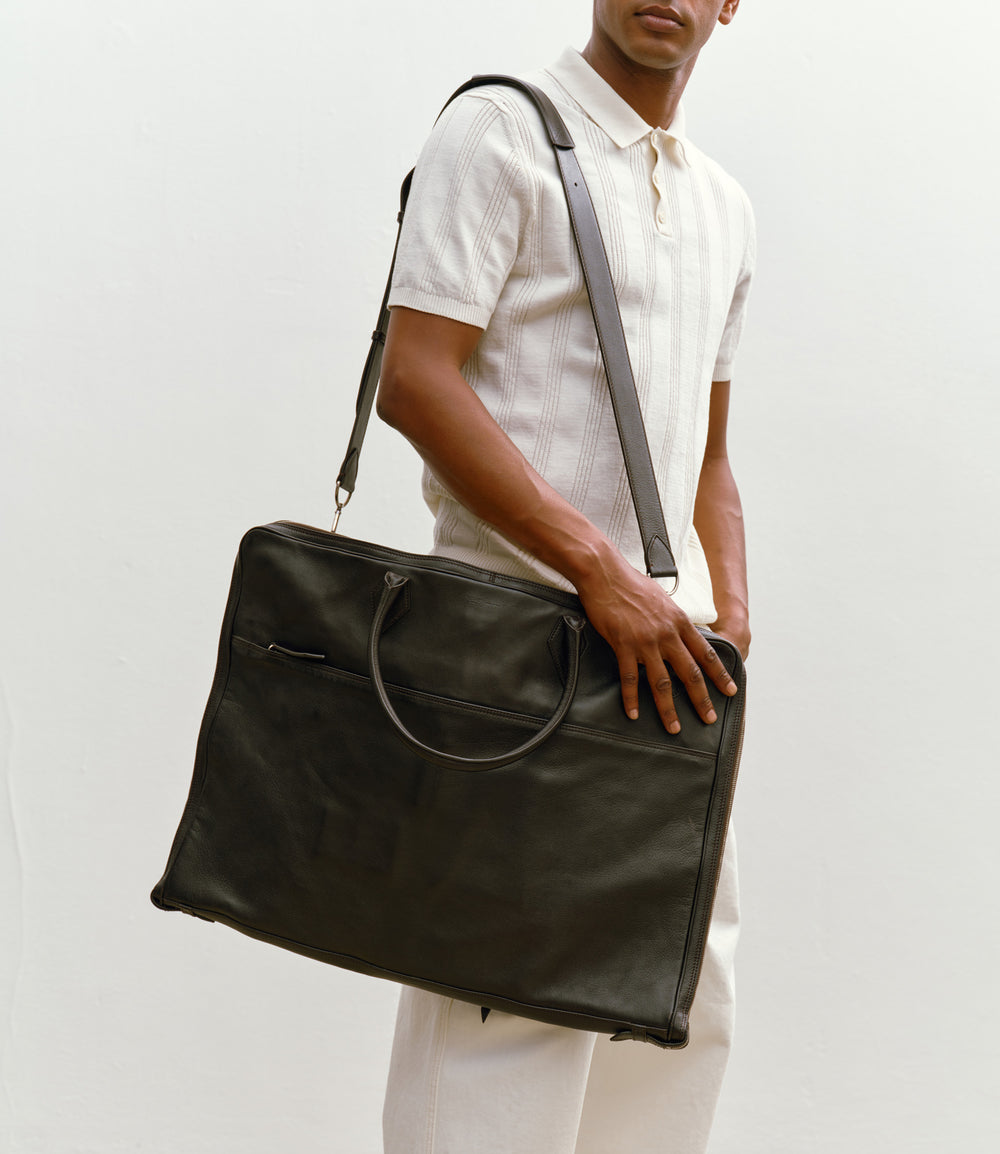Closer Suit Carrier Buffalo Cacao – Métier US