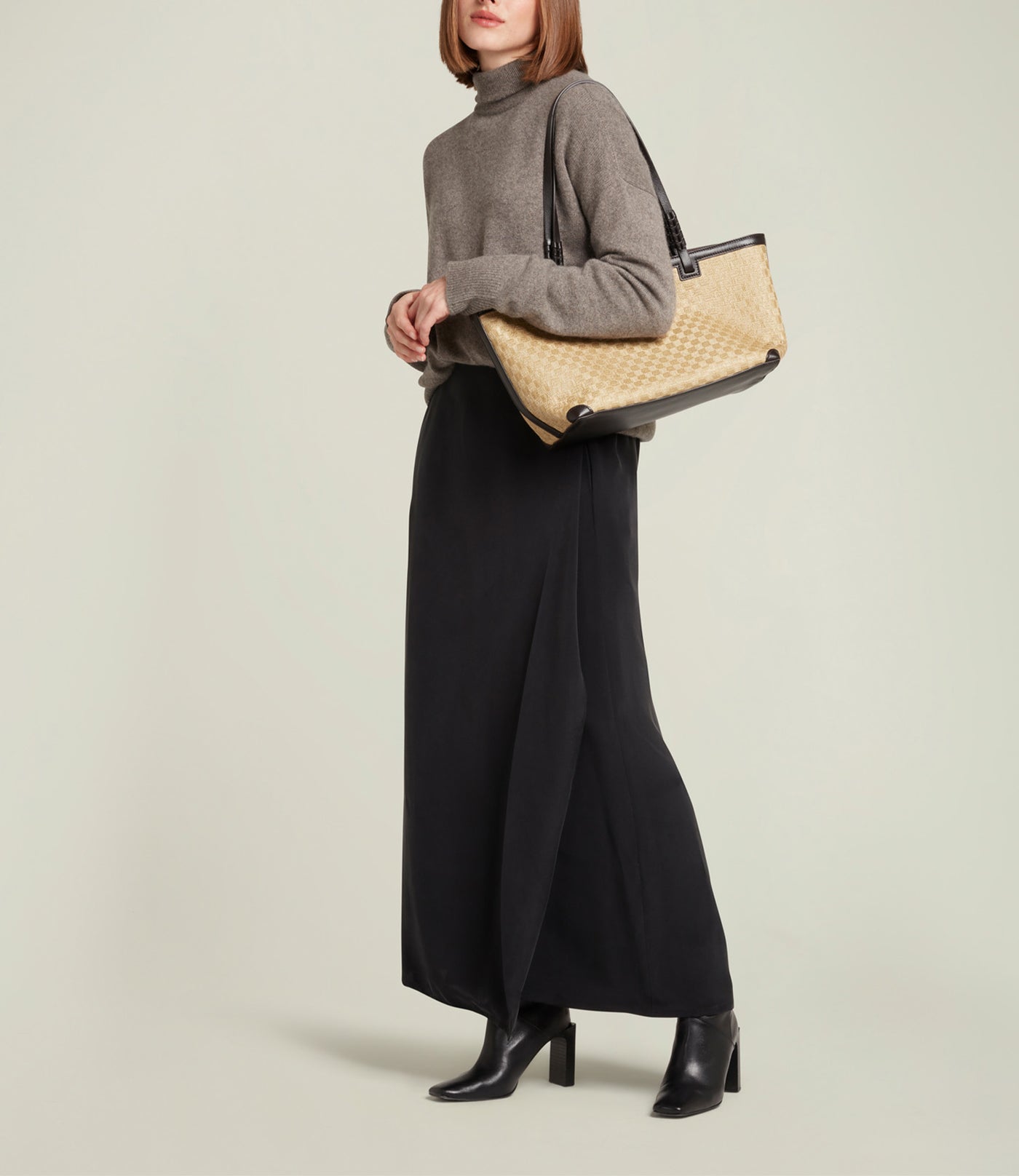 Cala 32 Woven Fabric Sahara with Buffalo Cacao – Métier US